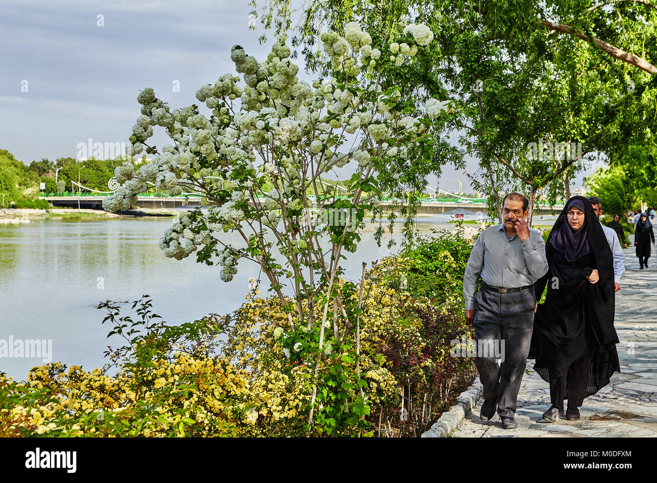 Iranian couple walk hi-res stock photography and images - Alamy