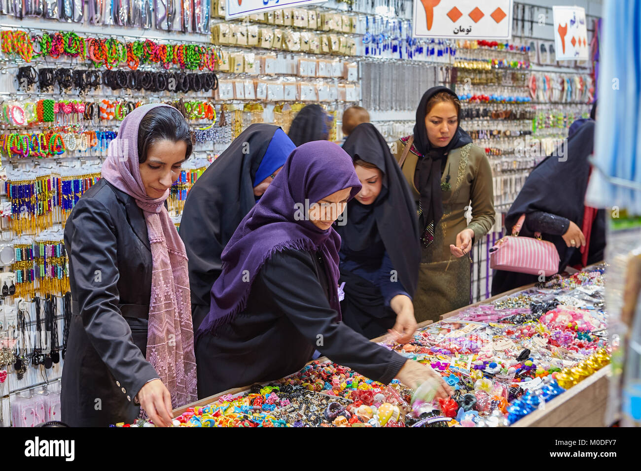 Group muslim women in hijab hi-res stock photography and images - Alamy