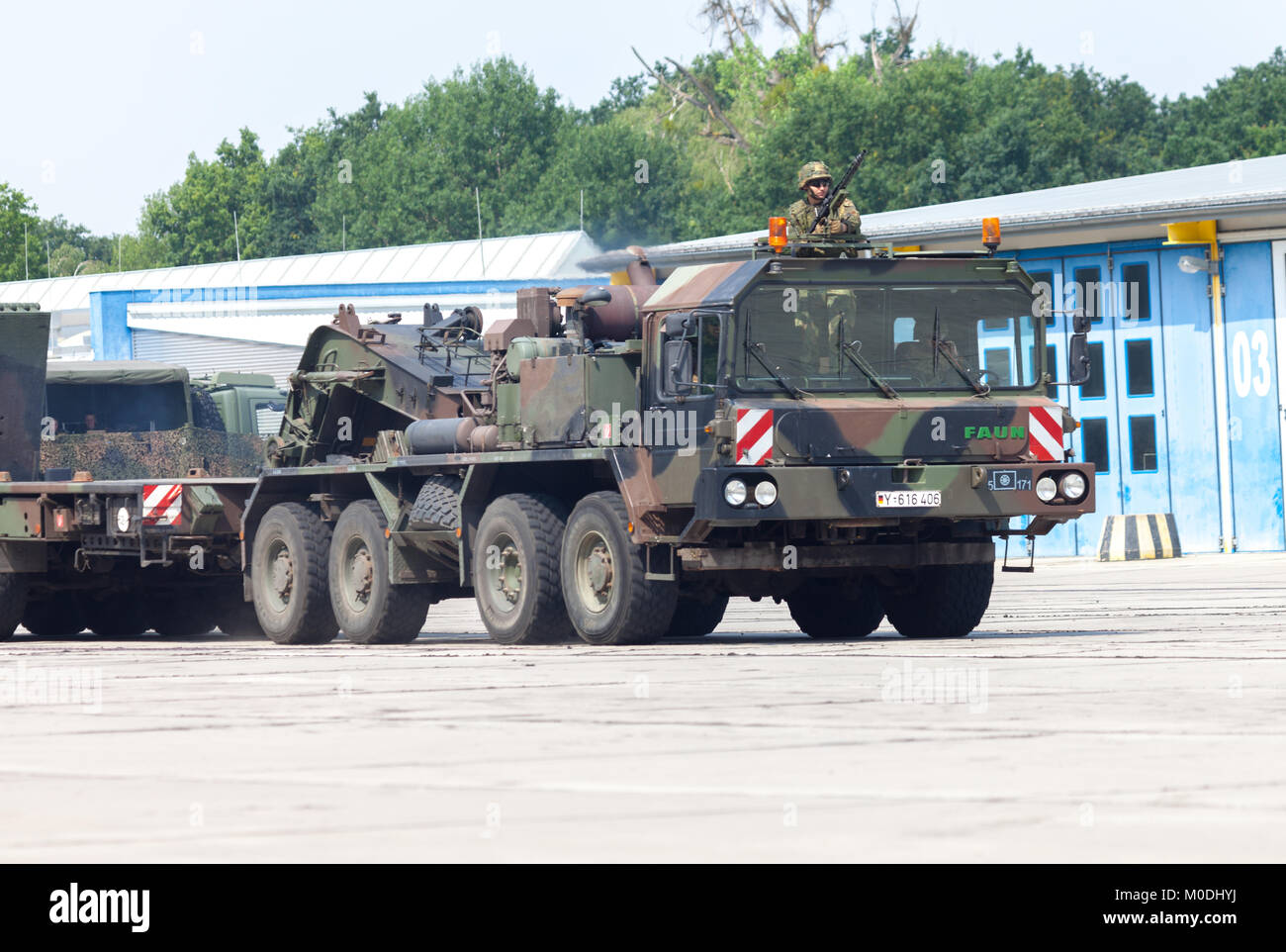 Elefant gun hi-res stock photography and images - Alamy