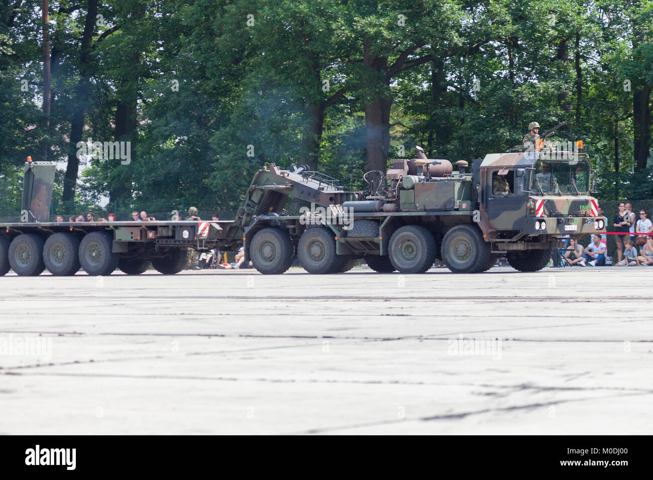 Elefant tank hi-res stock photography and images - Alamy