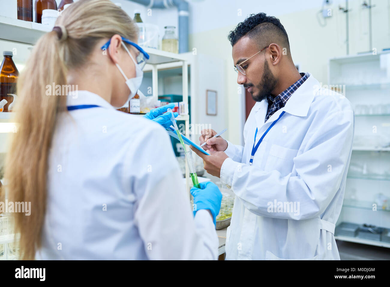 Female scientists lab hi-res stock photography and images - Alamy