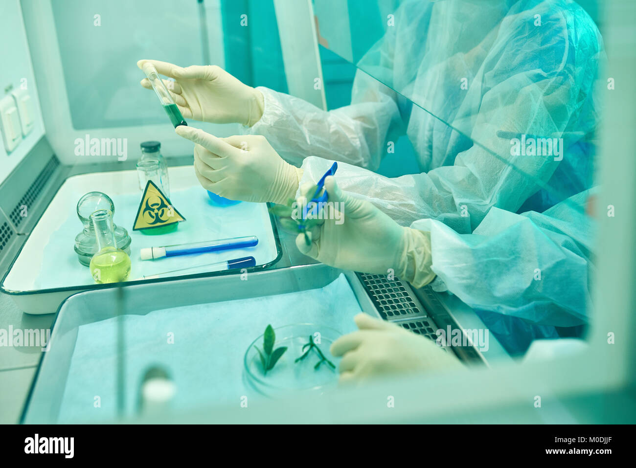 Scientists Making Drugs Stock Photo - Alamy