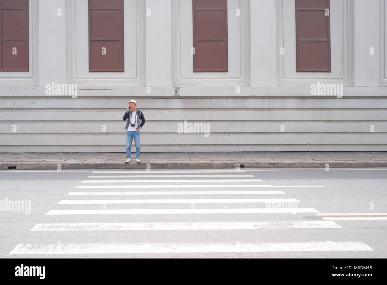 Man woman asian backpacker hi-res stock photography and images - Alamy