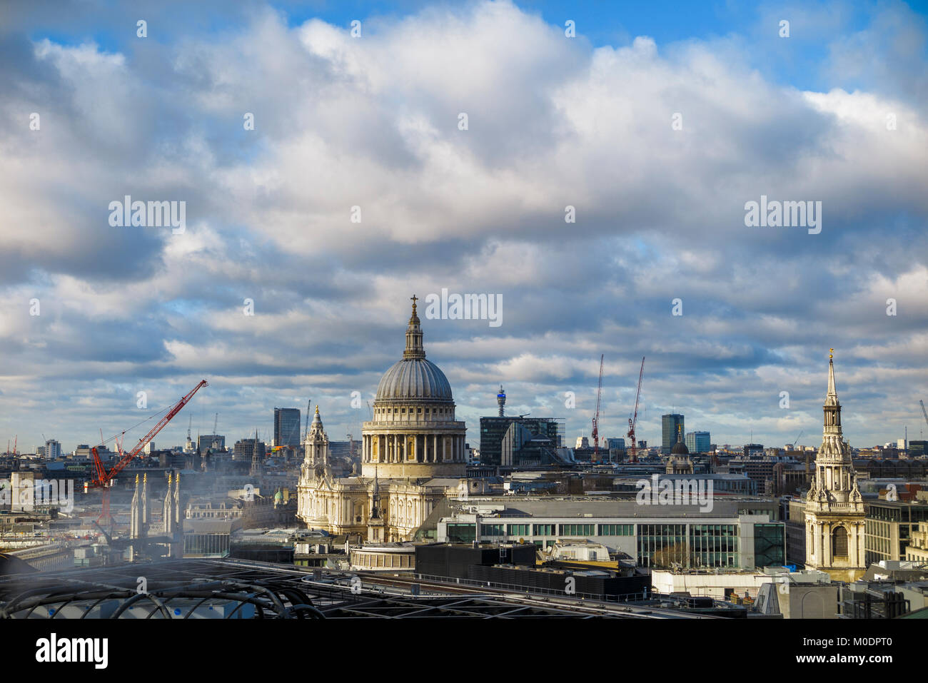The iconic dome of Sir Christopher Wren's St Paul's Cathedral on London ...