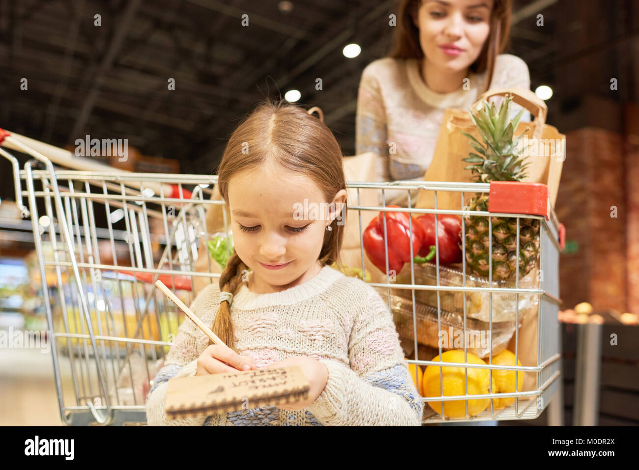 Little Girl Grocery Shopping with Mom Stock Photo - Alamy