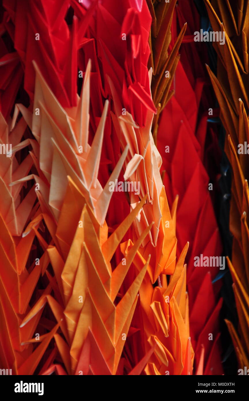 Gold paper cranes hi-res stock photography and images - Alamy
