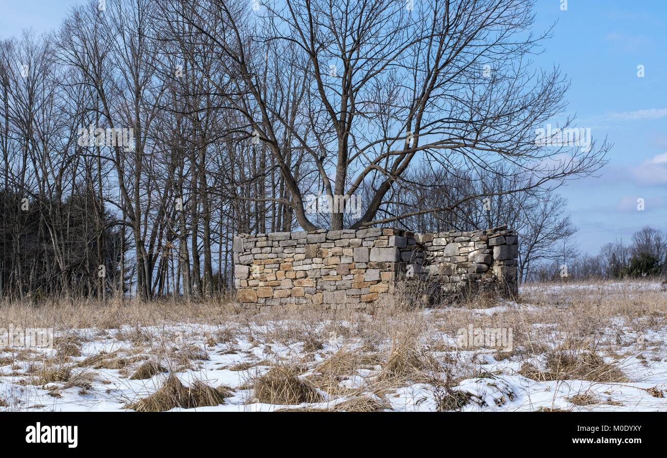 Stone foundation old building hi-res stock photography and images - Alamy