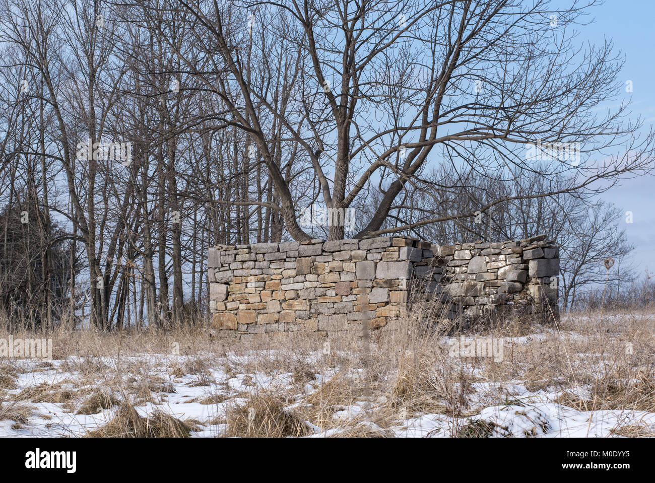 Old stone foundation hi-res stock photography and images - Alamy