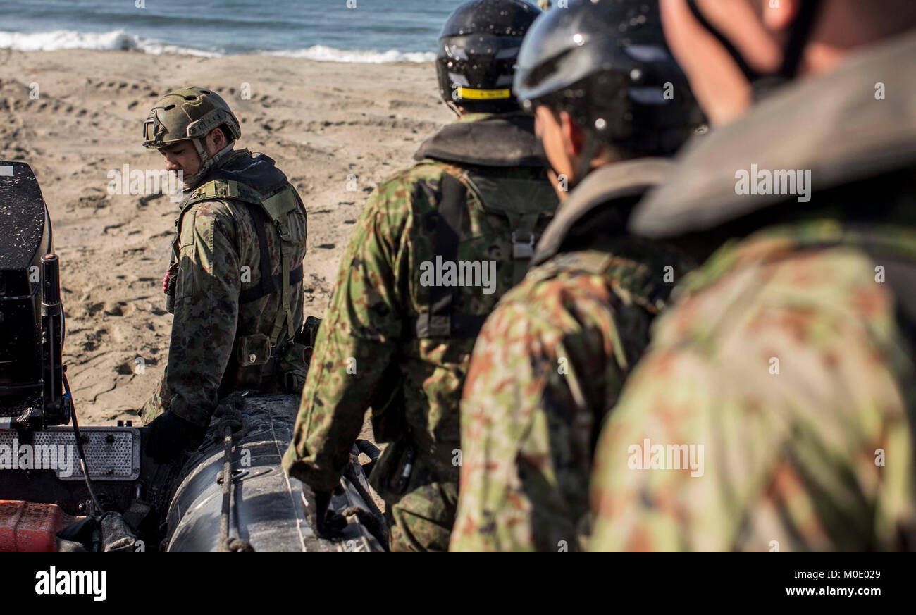 MARINE CORPS BASE CAMP PENDLETON, Calif. – U.S. Marines with 1st ...