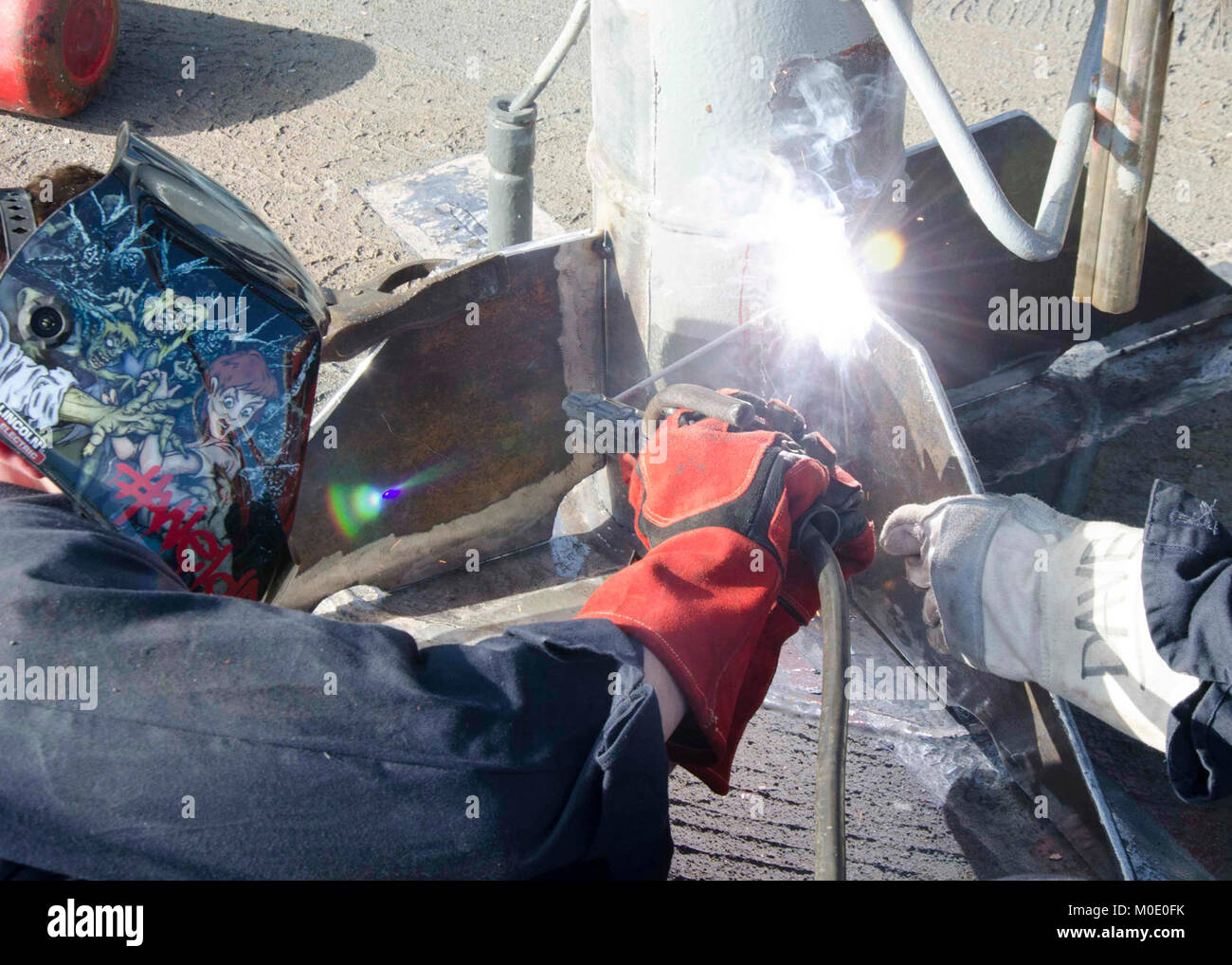 Metal gusset hi-res stock photography and images - Alamy