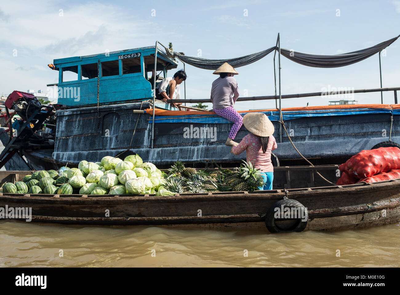 River traders, Mekong delta, Vietnam Stock Photo - Alamy