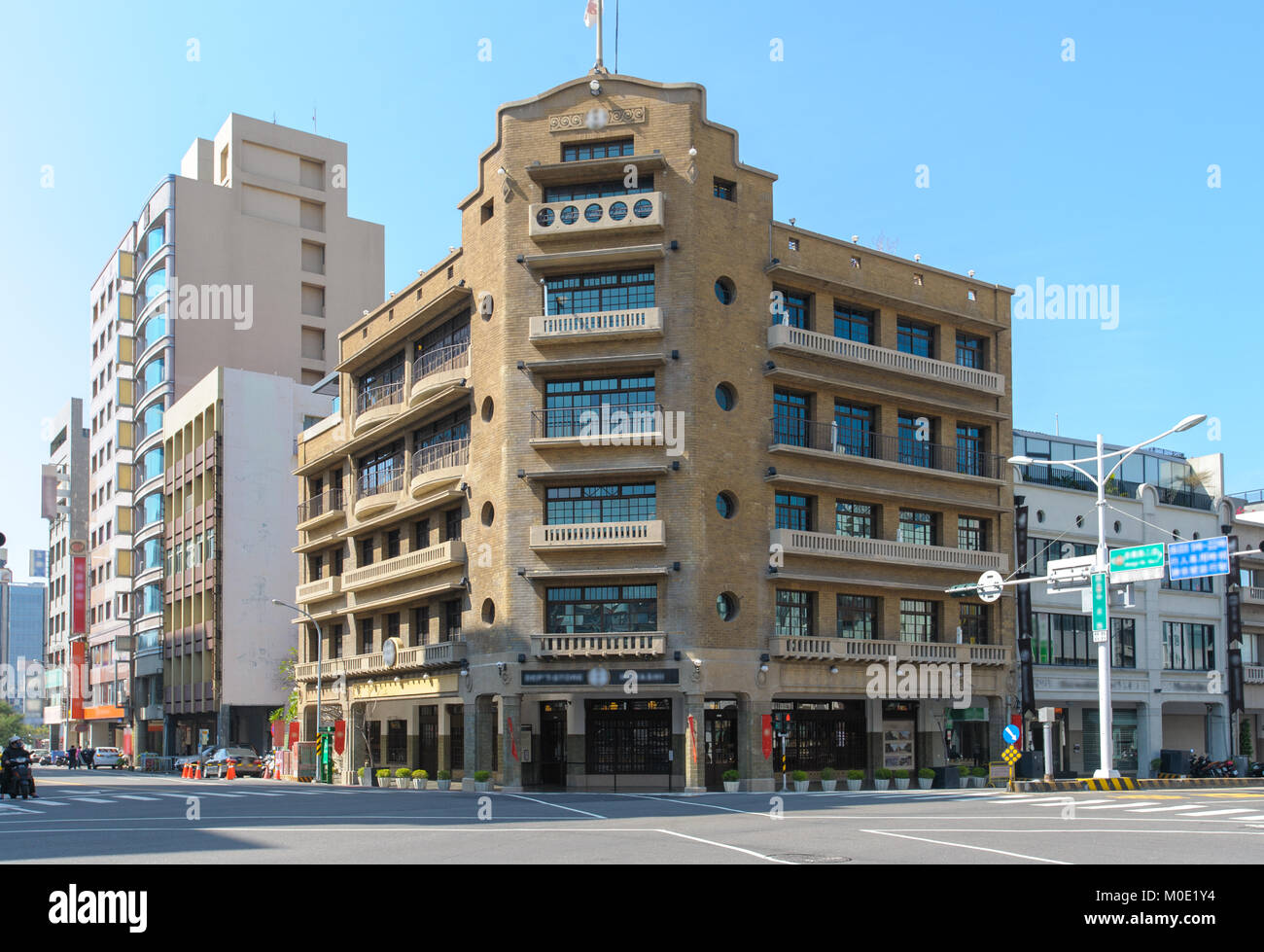 Tainan lin department store hi-res stock photography and images - Alamy