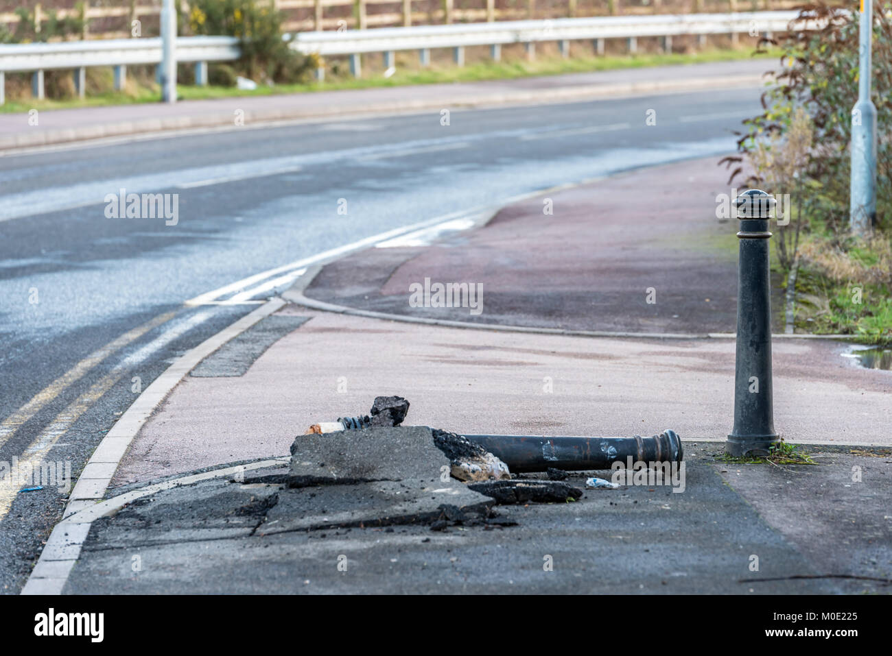Broken footpath sign hi-res stock photography and images - Alamy