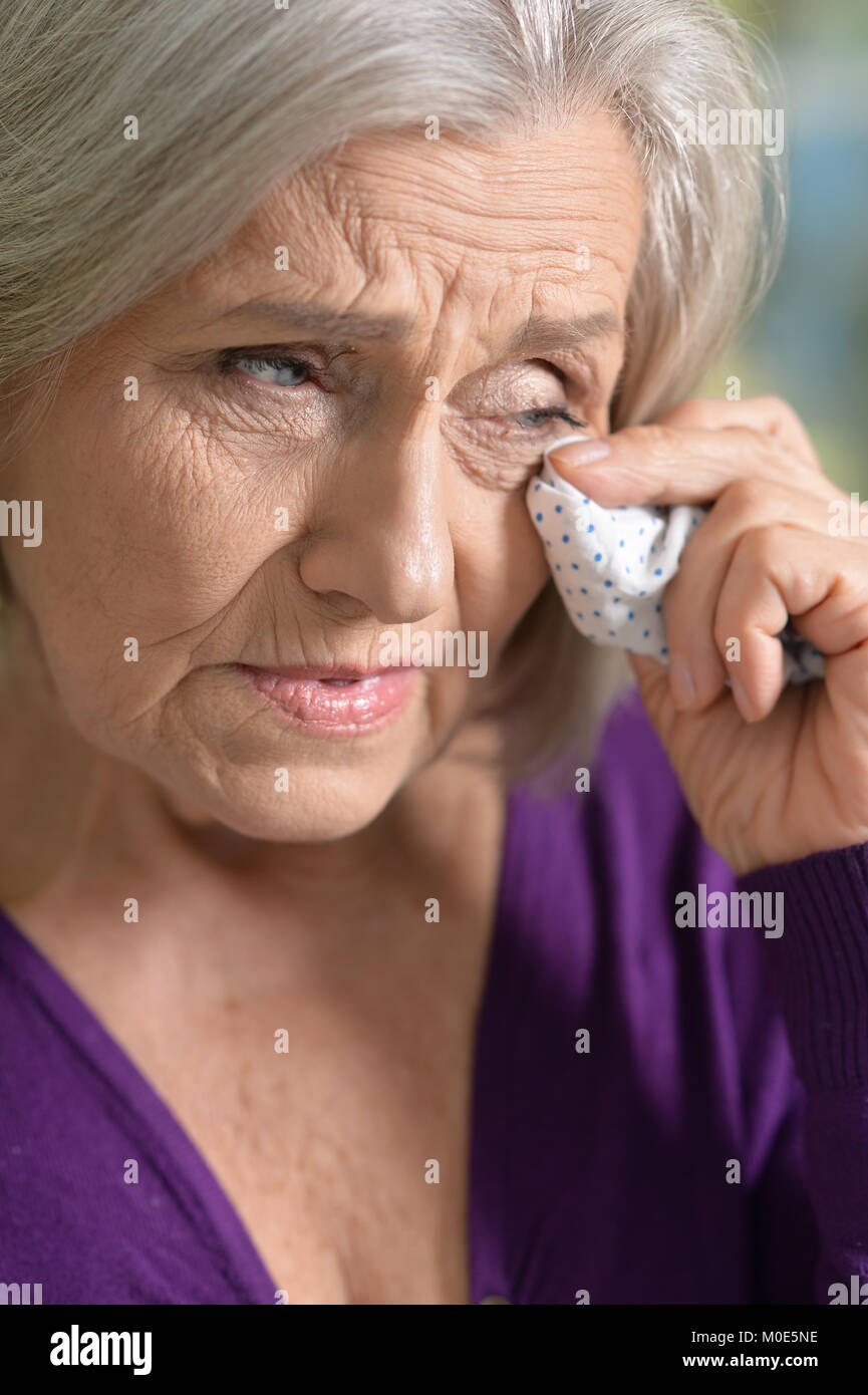 Old lady crying hi-res stock photography and images - Alamy