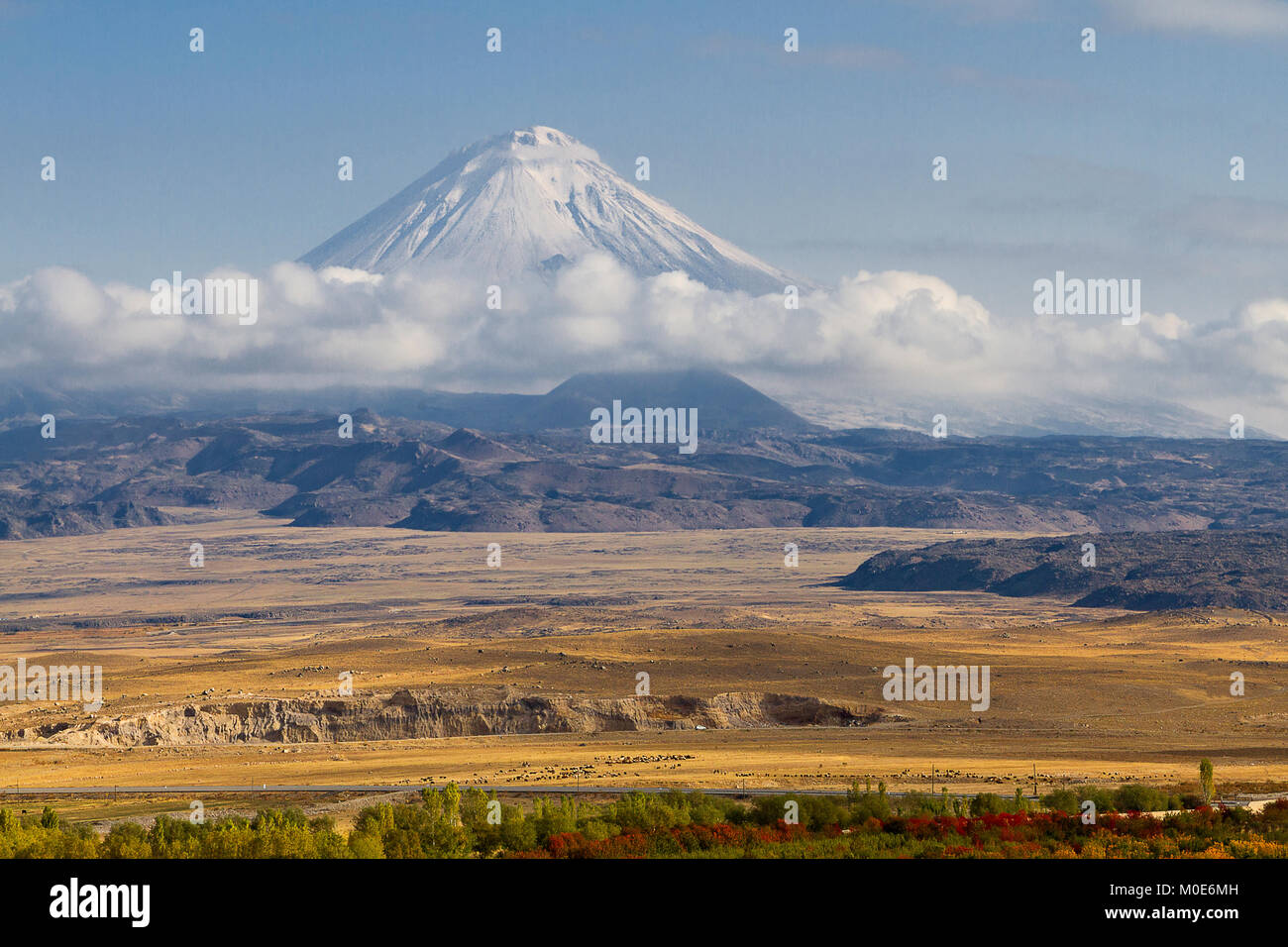 View over one of the peaks of the Mount Ararat known as Little Ararat ...