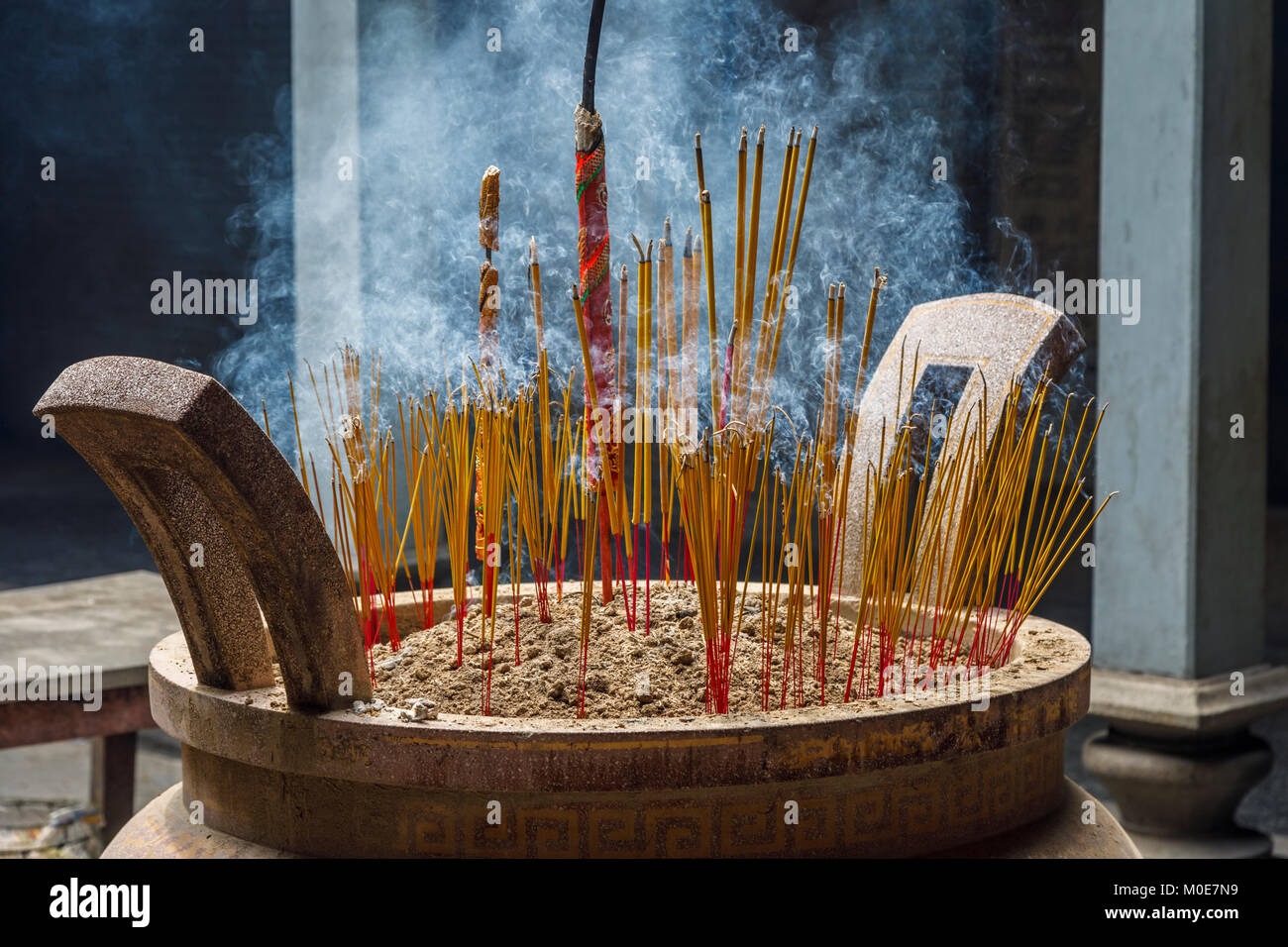 Chinese incense burner hi-res stock photography and images - Alamy