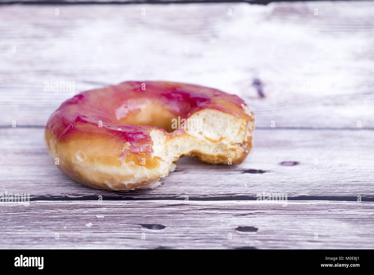 One donut on the wool background Stock Photo - Alamy