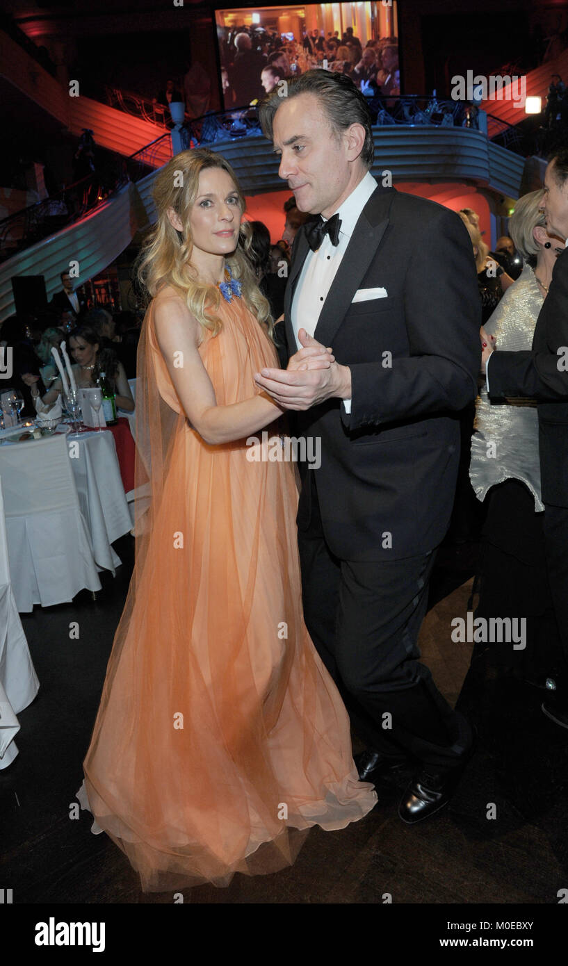 Lisa martinek and giulio ricciarelli hi-res stock photography and ...