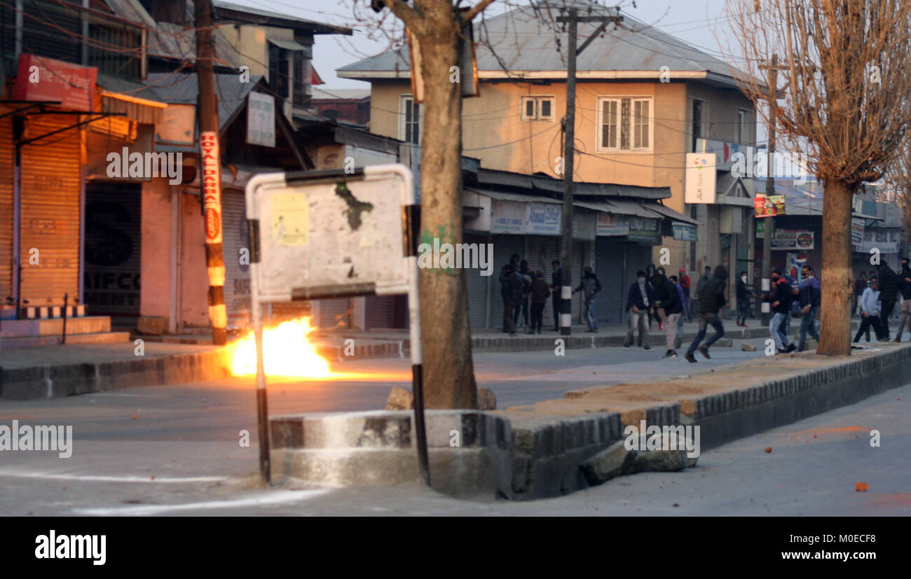 Shell exploded hi-res stock photography and images - Alamy