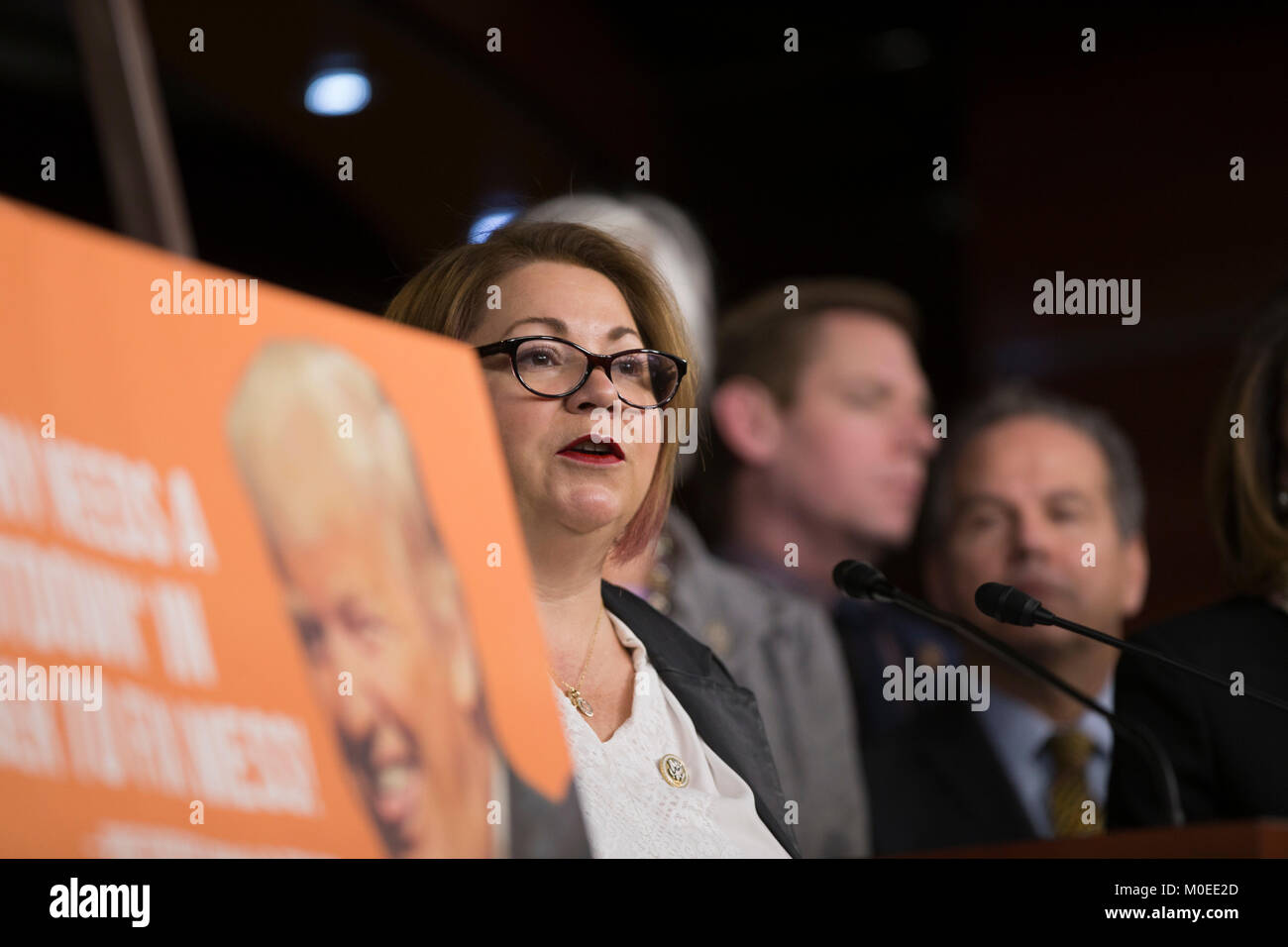 Linda sanchez 2018 hi-res stock photography and images - Alamy
