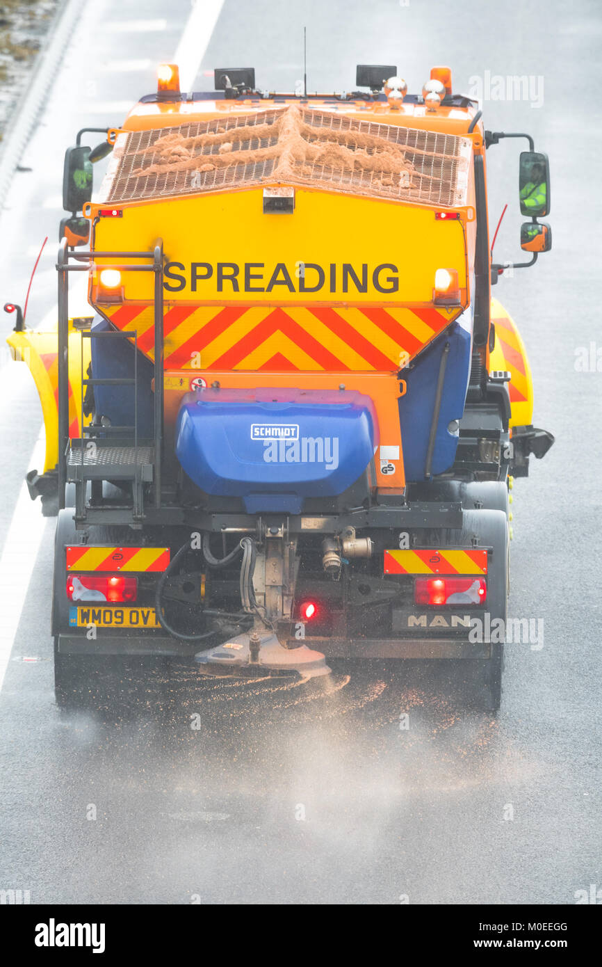 Gritting vehicle hi-res stock photography and images - Alamy