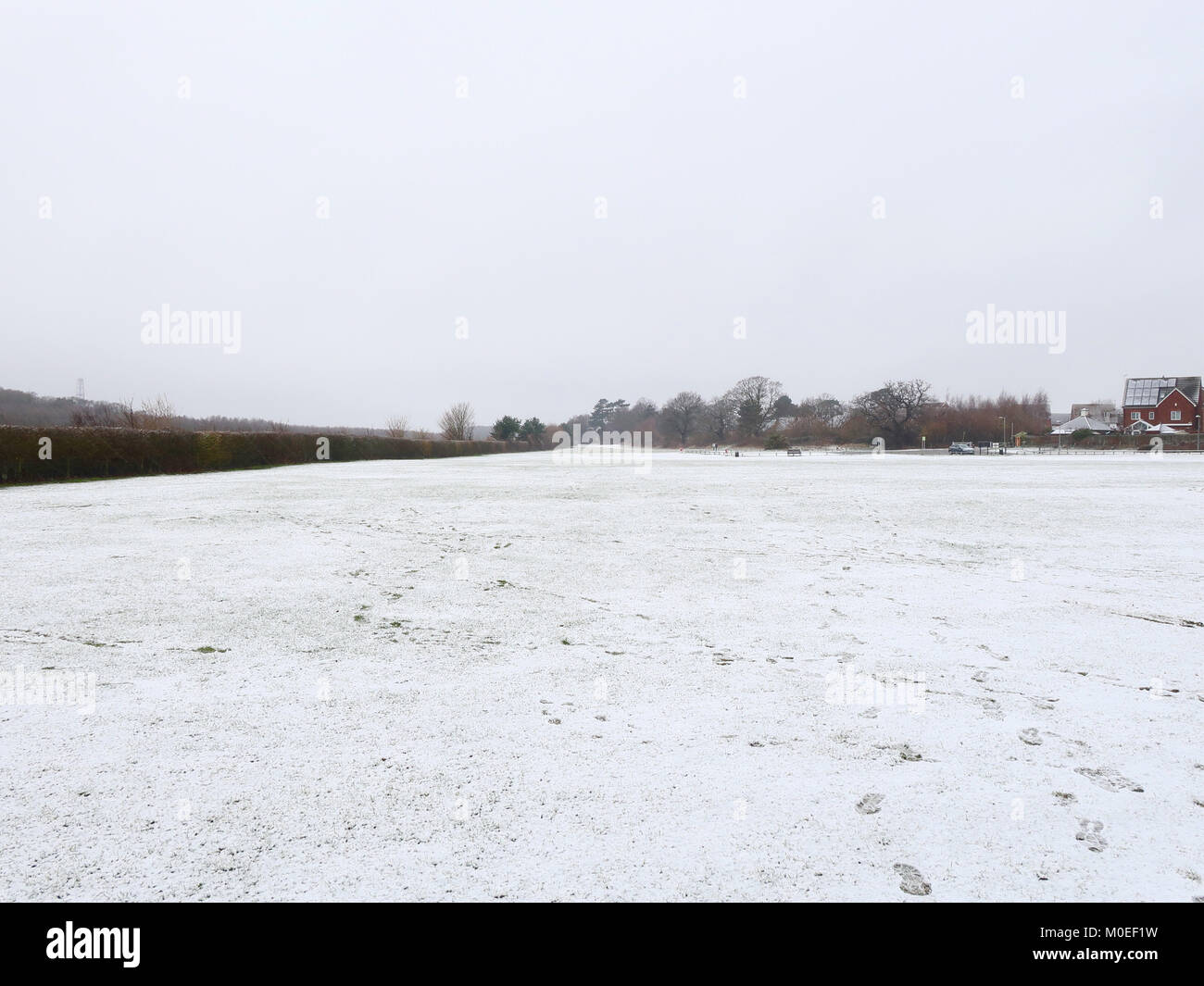 UK Weather: Light snow on Sunday afternoon in Kesgrave, Suffolk. Credit ...