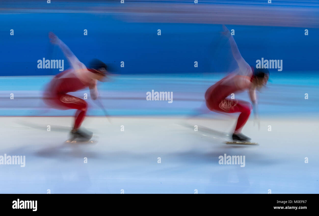 Erfurt, Germany. 21st Jan, 2018. Two Polish speed skaters photographed ...