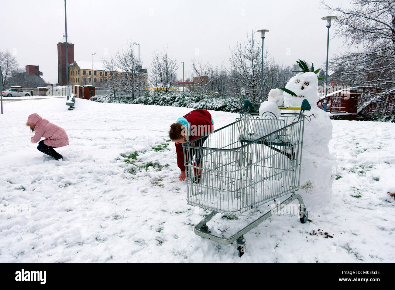 Snowman with snow baby sitting in Supermarket Shopping Trolley Stock ...
