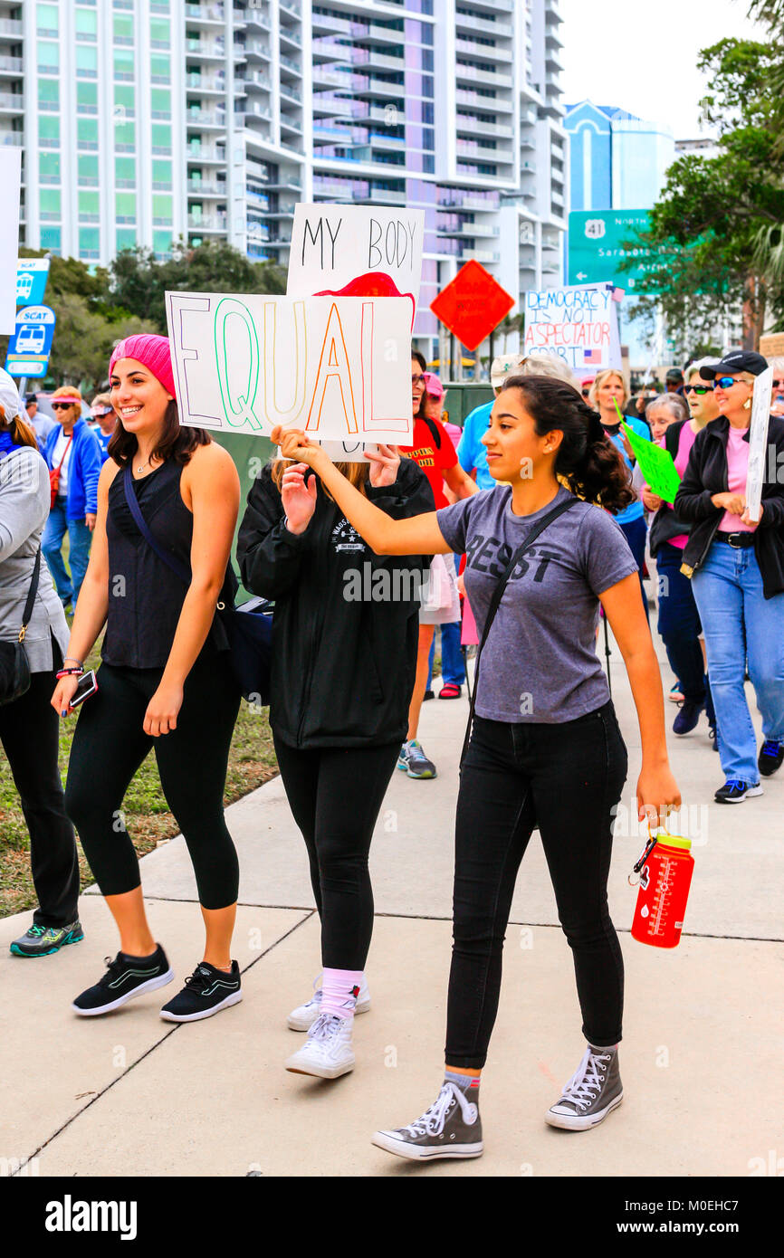 Sarasota, USA. 20th Jan, 2018. People at the Women's March in downtown ...