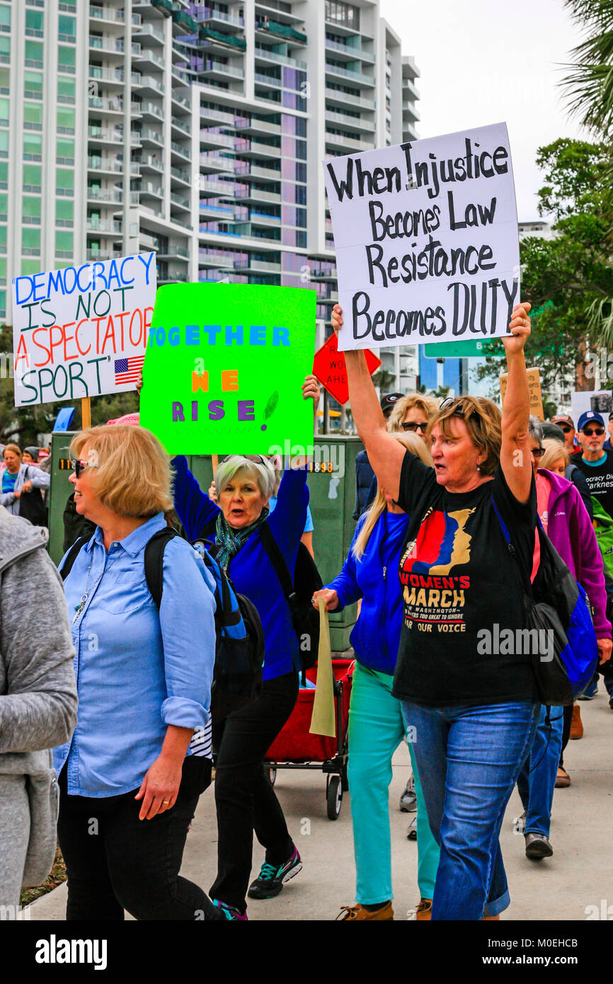 Sarasota, USA. 20th Jan, 2018. People at the Women's March in downtown ...