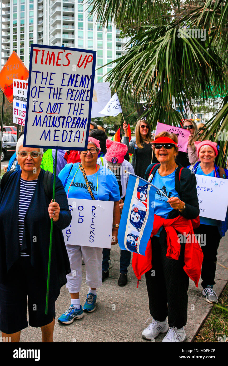 Sarasota, USA. 20th Jan, 2018. People at the Women's March in downtown ...