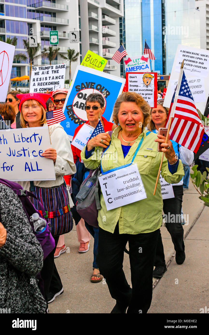 Sarasota, USA. 20th Jan, 2018. People at the Women's March in downtown ...