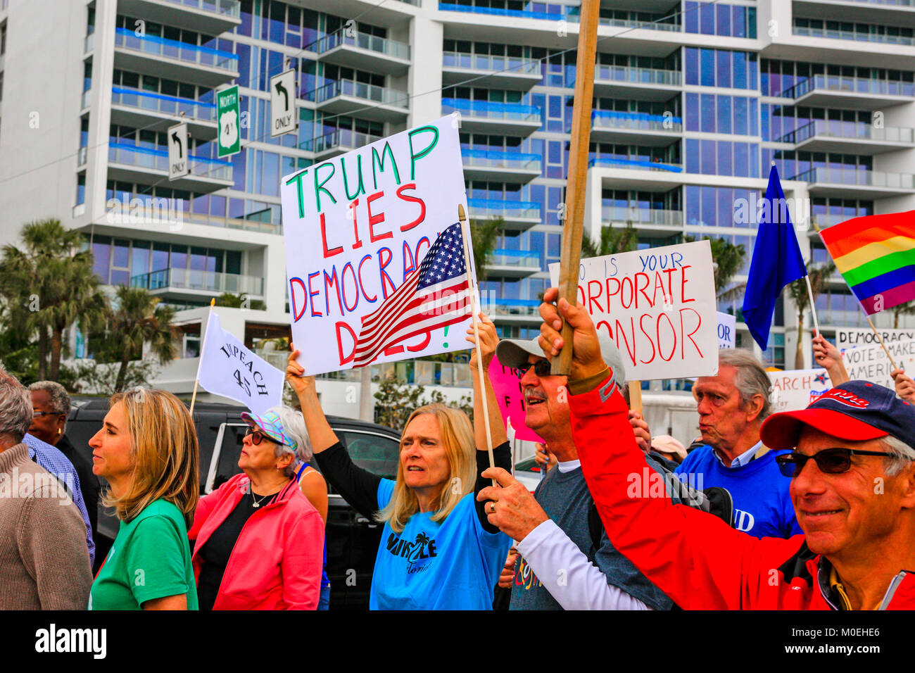 Sarasota, USA. 20th Jan, 2018. People at the Women's March in downtown ...