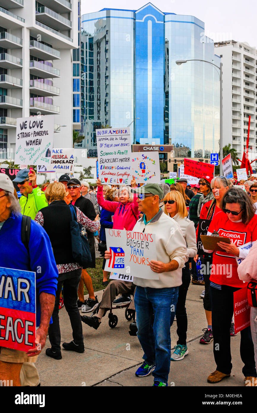 Sarasota, USA. 20th Jan, 2018. People at the Women's March in downtown ...