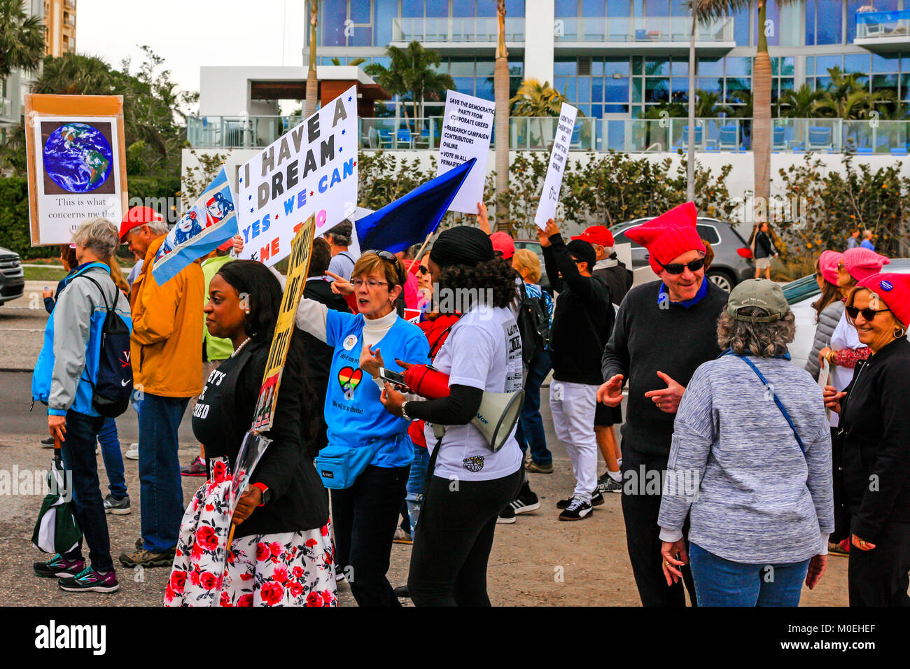 Sarasota, USA. 20th Jan, 2018. People at the Women's March in downtown ...