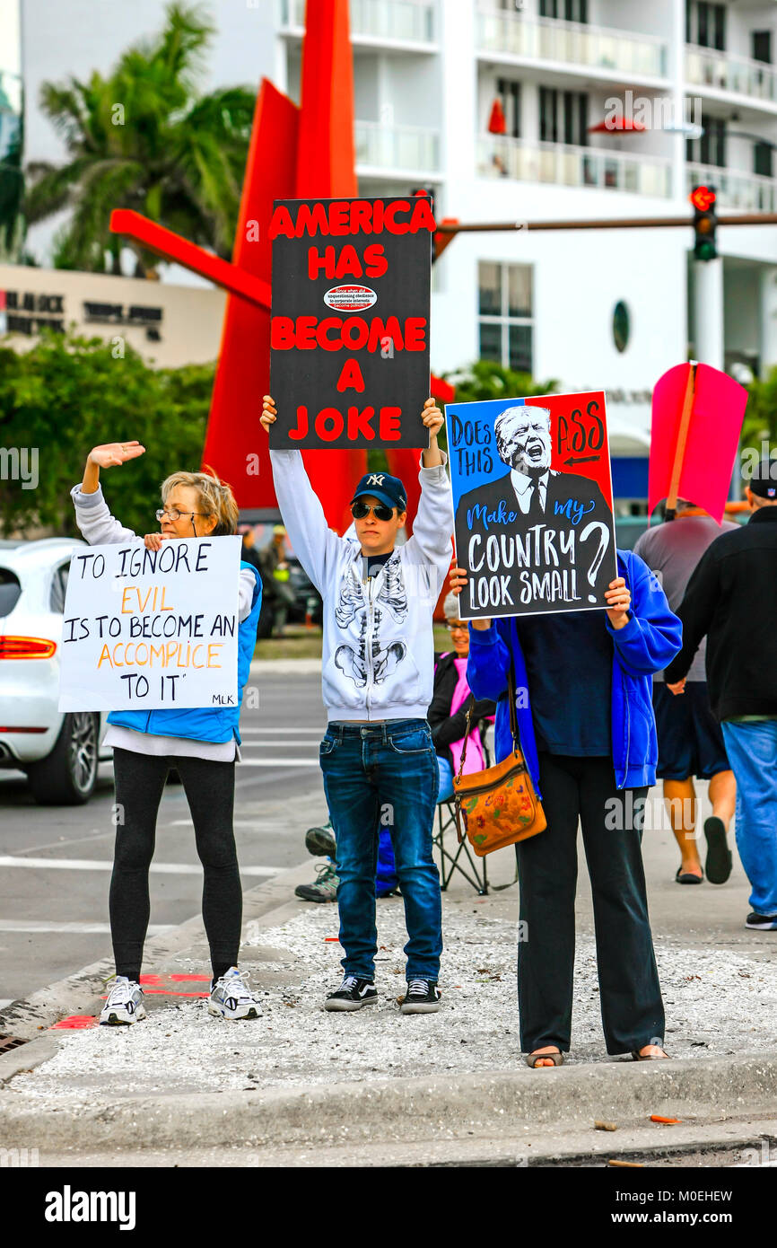 Sarasota, USA. 20th Jan, 2018. People at the Women's March in downtown ...