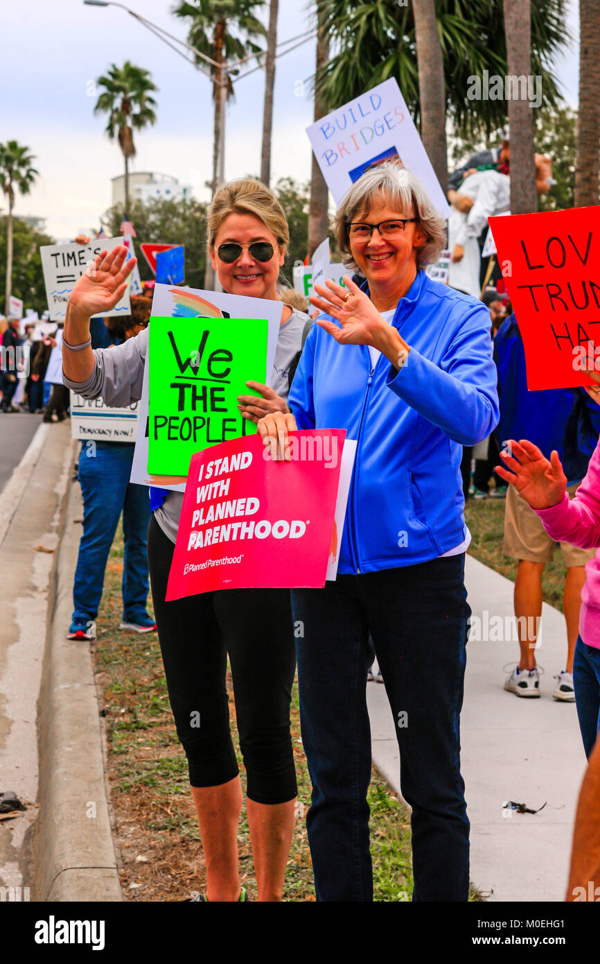 Sarasota, USA. 20th Jan, 2018. People at the Women's March in downtown ...