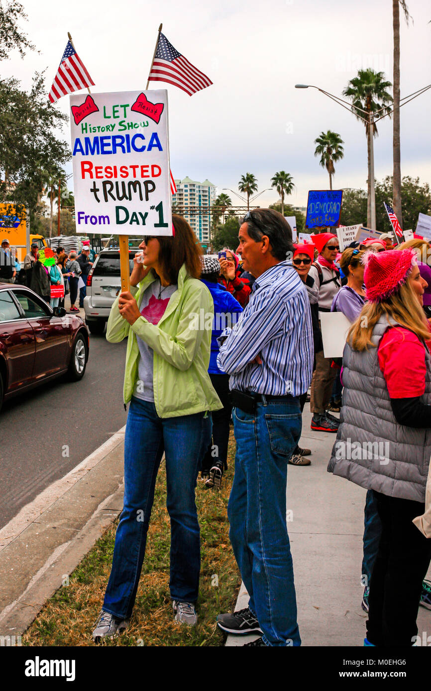 Sarasota, USA. 20th Jan, 2018. People at the Women's March in downtown ...