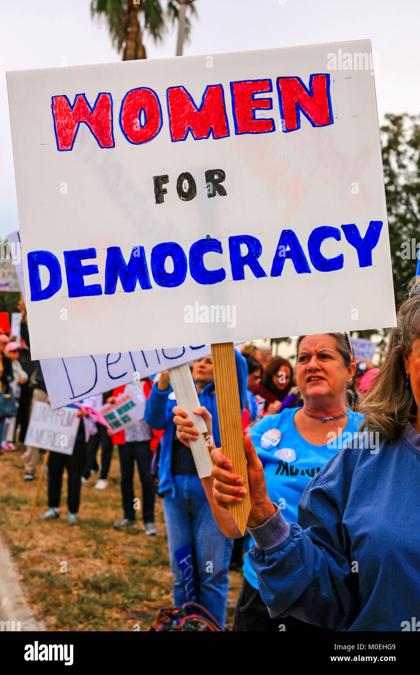 Sarasota, USA. 20th Jan, 2018. People at the Women's March in downtown ...