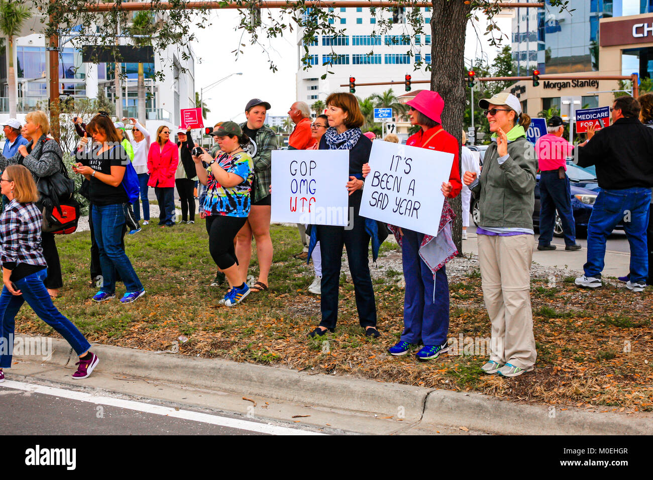 Sarasota, USA. 20th Jan, 2018. People at the Women's March in downtown ...