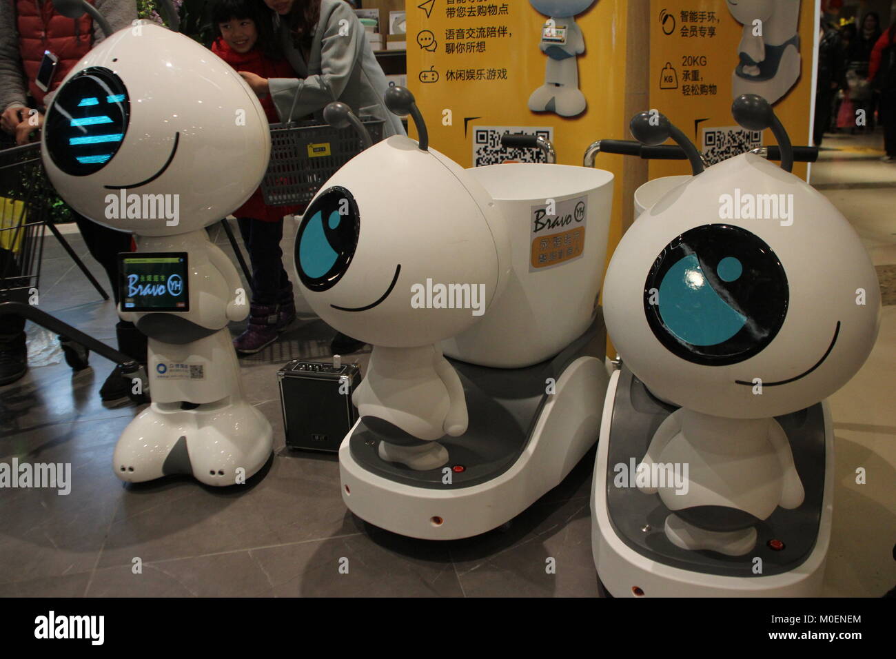 Shopping for robots china High Resolution Stock Photography and Images ...