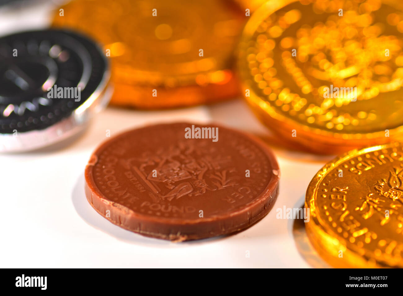 Weight pound coins hi-res stock photography and images - Alamy