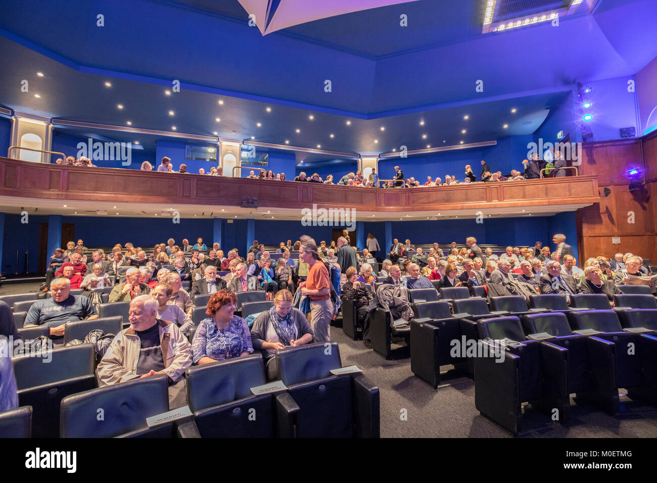 Auditorium lecture theatre seating hi-res stock photography and images ...