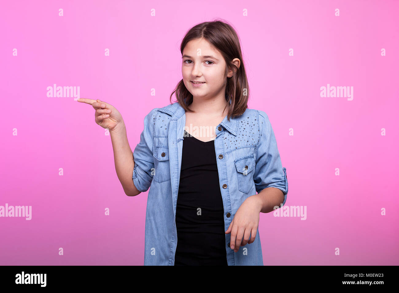 Pretty girl poiting to the right Stock Photo - Alamy