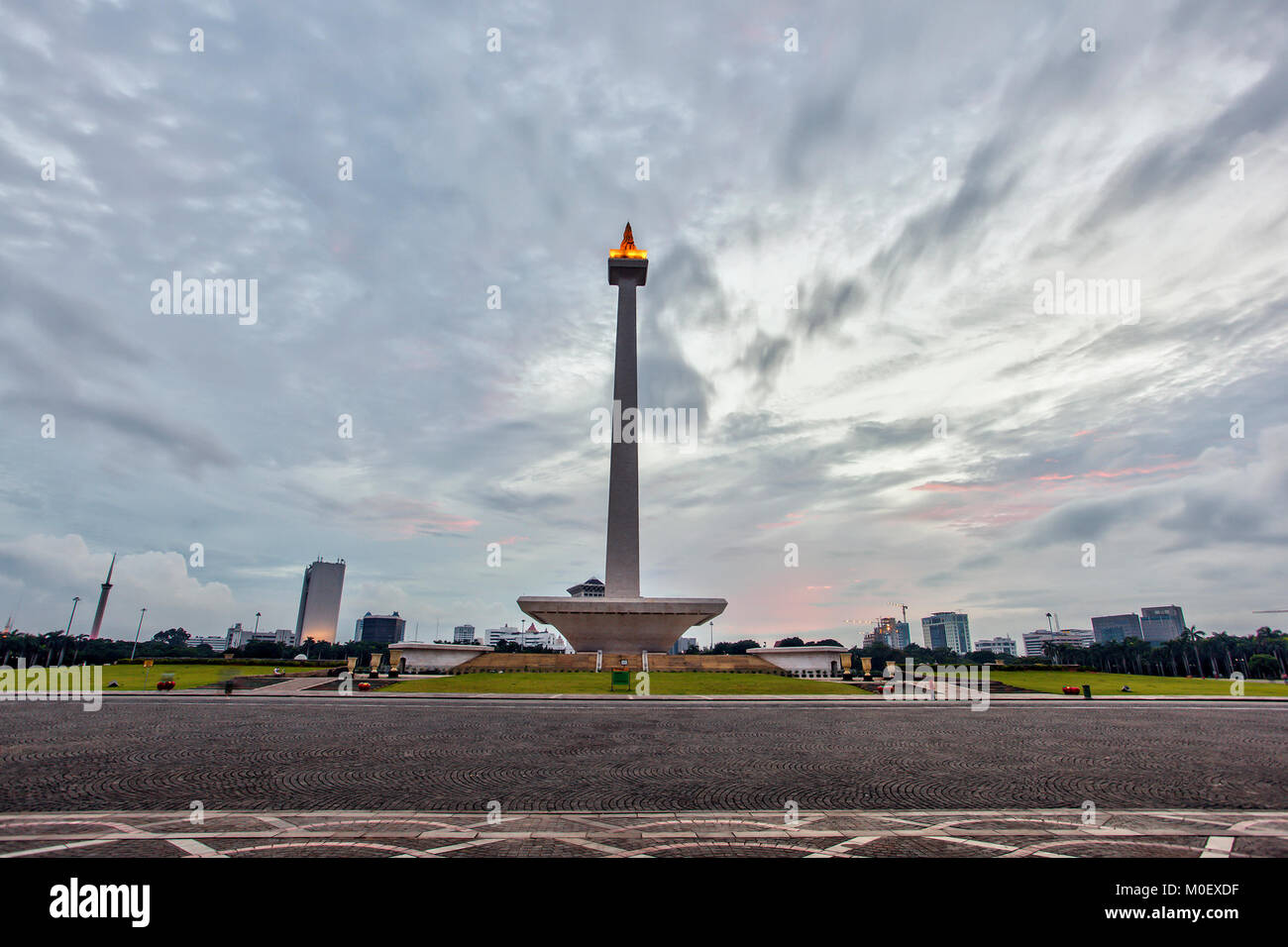 National monument merdeka square hi-res stock photography and images ...