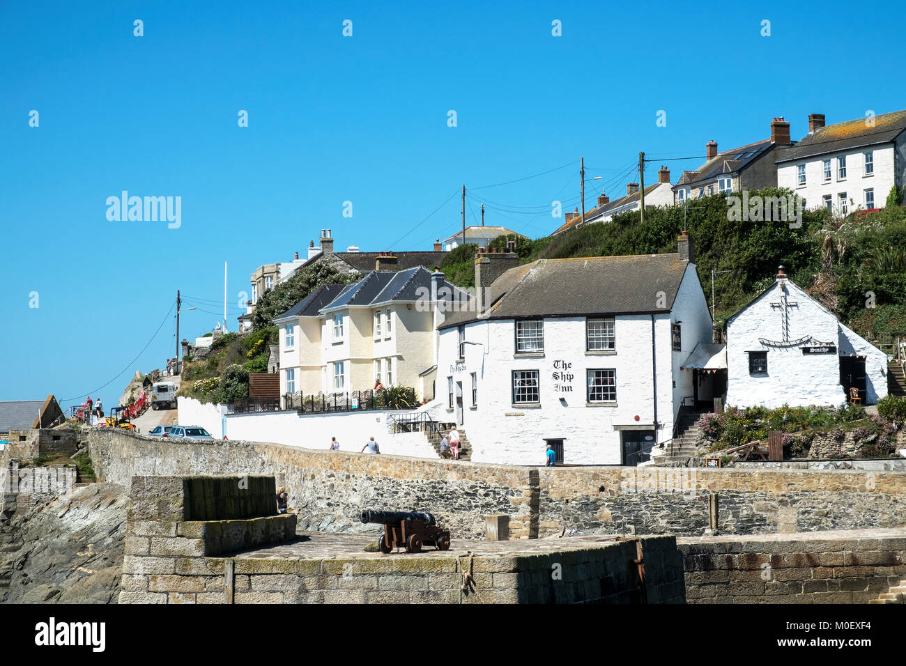 Country houses cornwall hi-res stock photography and images - Alamy