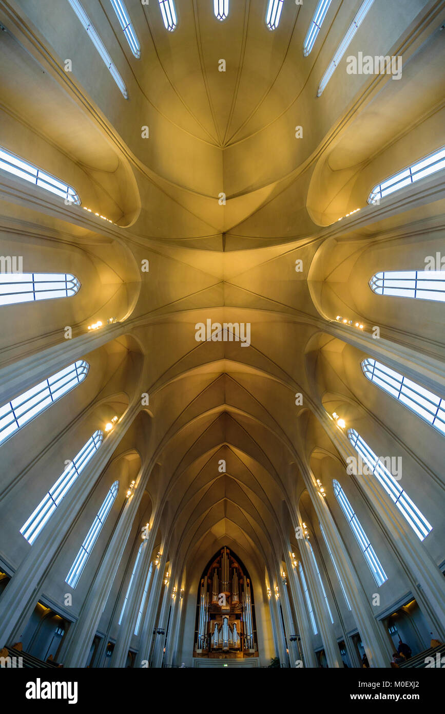Interior hallgrímskirkja church hallgrímur reykjavík hi-res stock ...