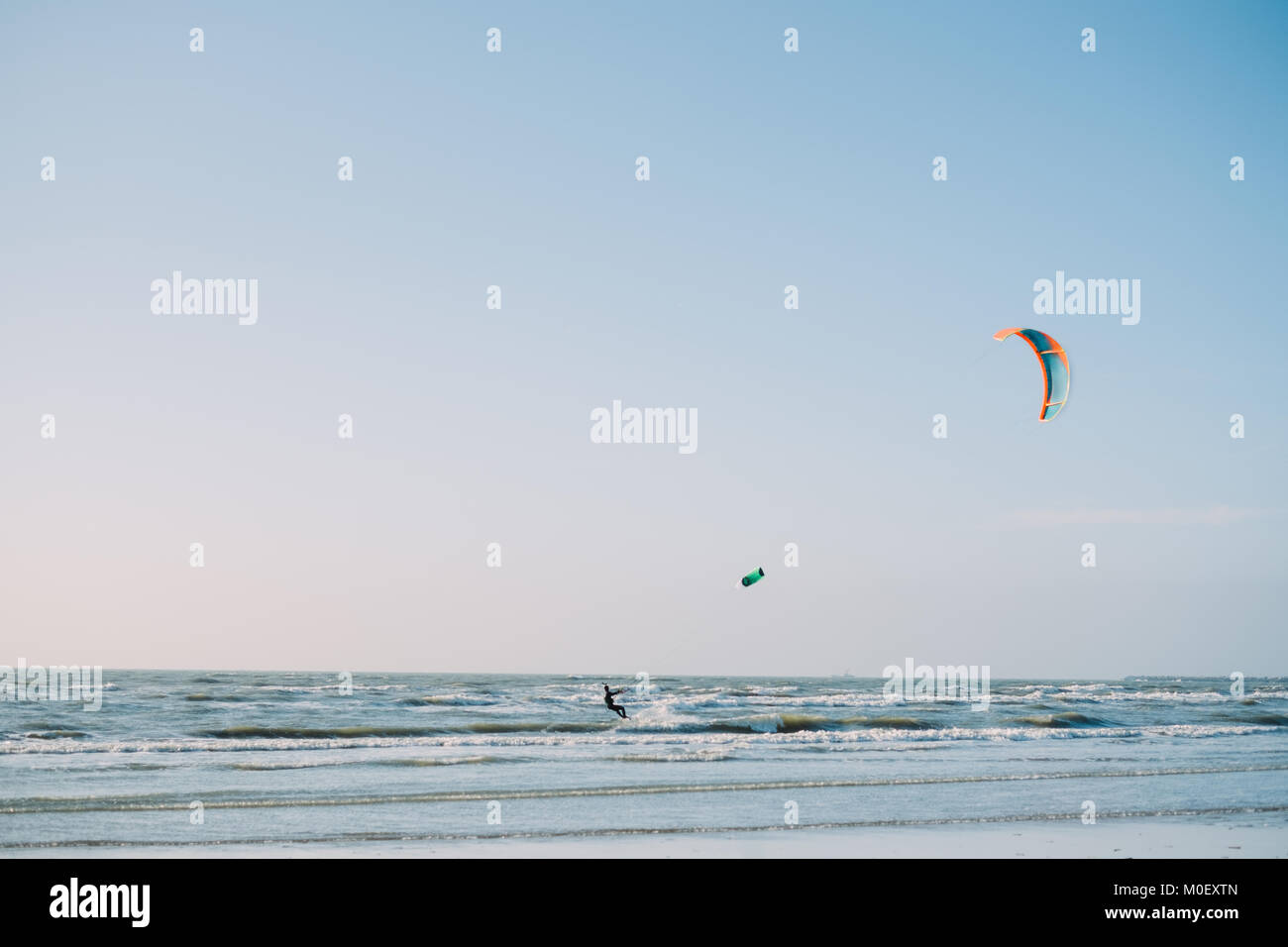 Kitesurfer side view hi-res stock photography and images - Alamy