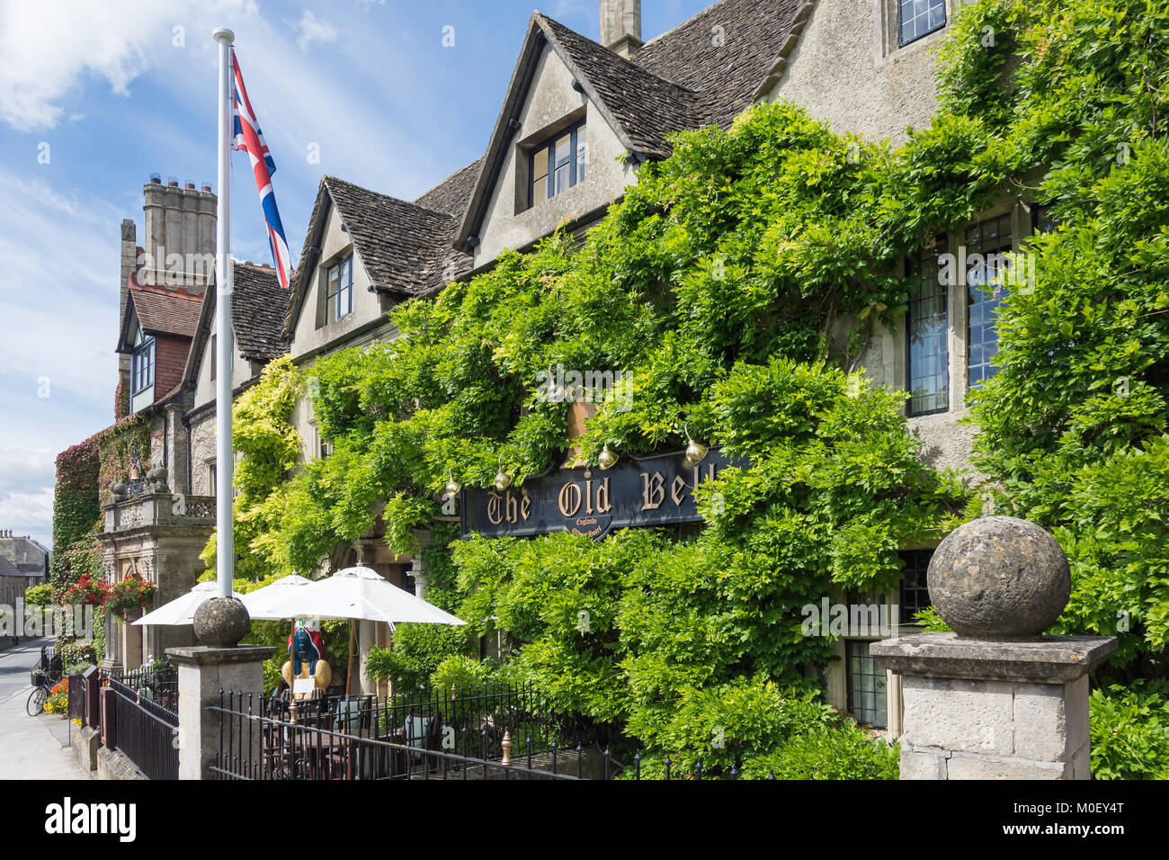 Old bell hotel malmesbury hi-res stock photography and images - Alamy
