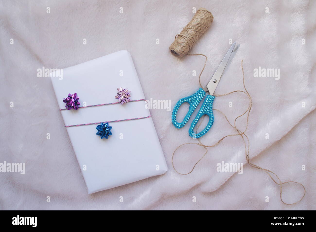 Overhead scissors hi-res stock photography and images - Alamy